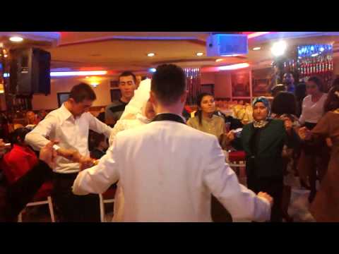 damat namaz kılarken gelin tavuğu yemiş.