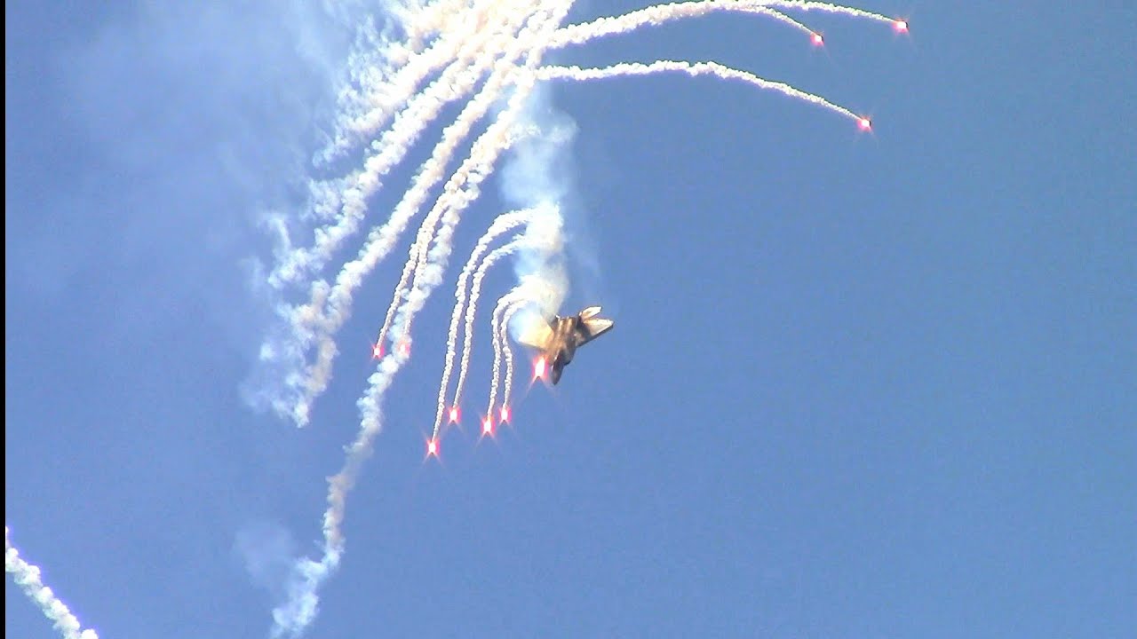 F-22 Raptor Demo with FLARES! And USAF Heritage Flight 2023 Wings Over ...