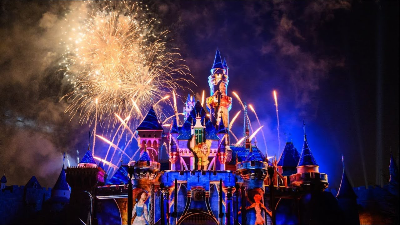 live - Disneyland, Waddle Wednesday! - Disneyland Park community walk ...