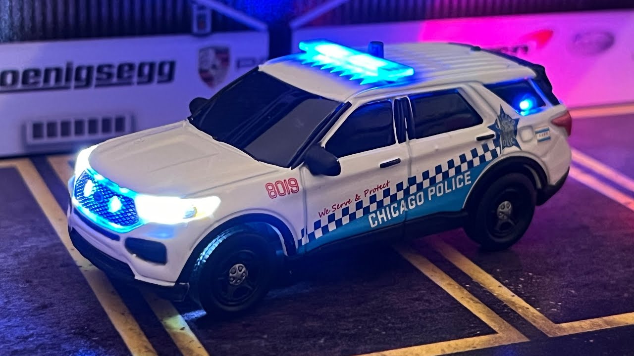 Greenlight 1/64 Chicago police Ford interceptor with working LED lights ...