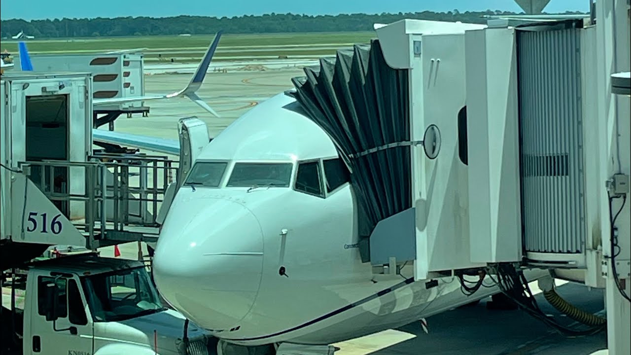 Full Flight: United Boeing 737 max-8 Houston to San Diego - YouTube