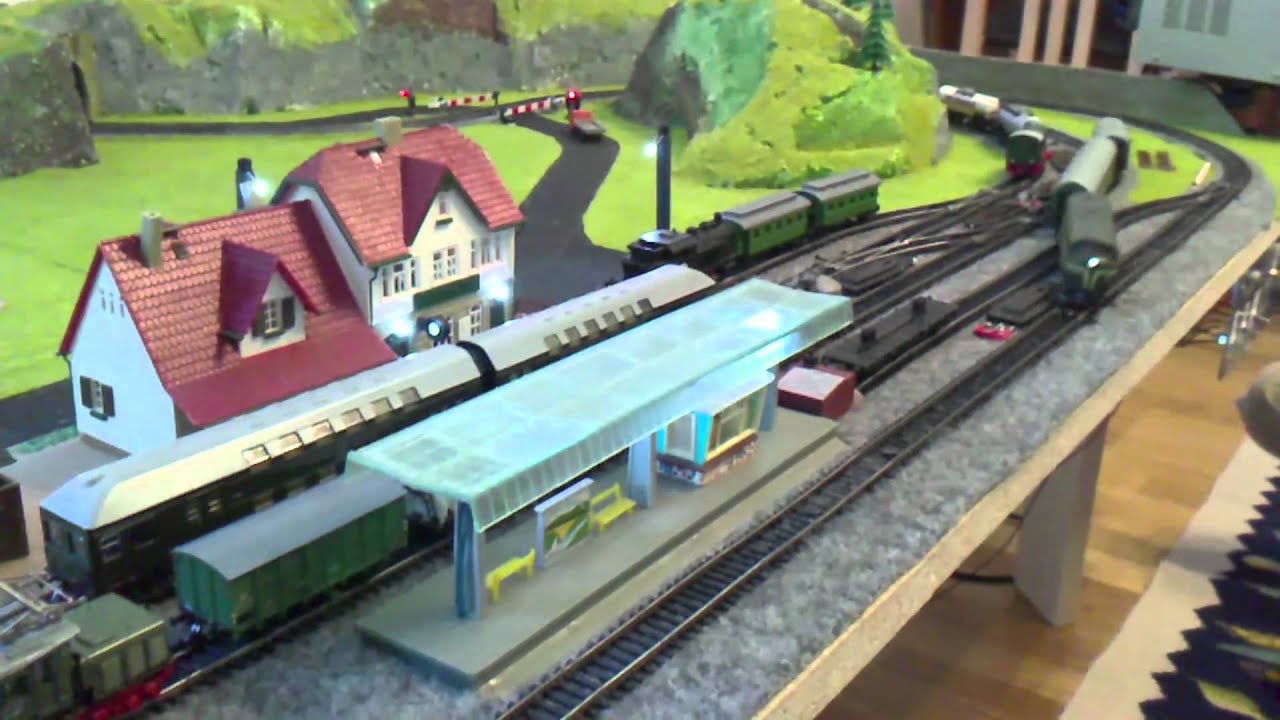 Thomas&Nicholas' TT model train - YouTube