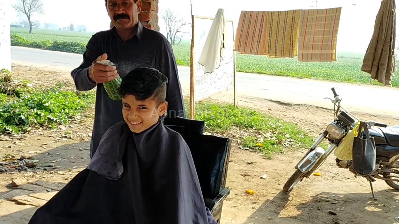 Street haircut shop se kerwai hair cutting | Pakistani street barber ...