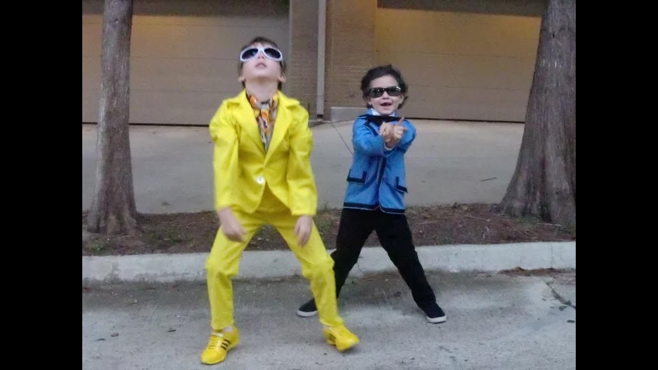 2 Kids Gang Nam Style Dancing. - YouTube