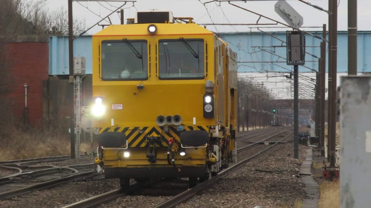 DR73114 Network Rail Tamper Passing Castle Hills Northallerton - YouTube