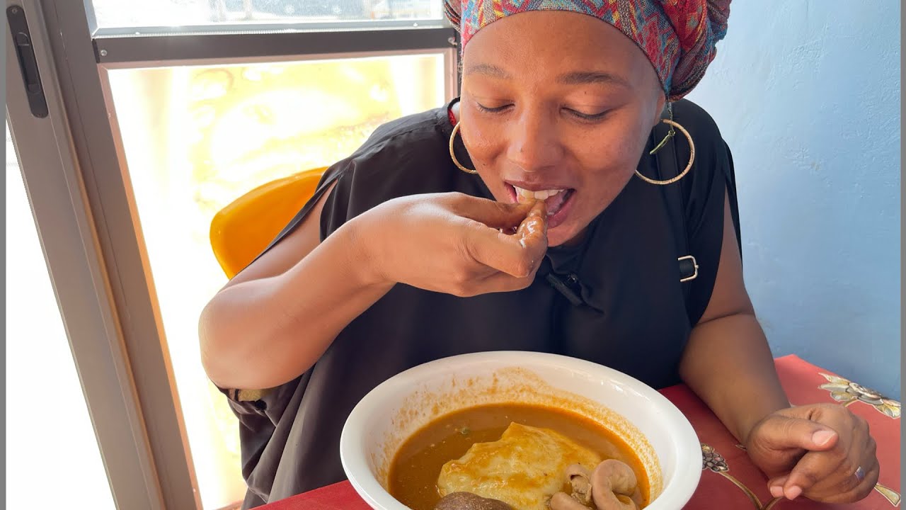 STREET FOOD IN GHANA| CHOP BAR LUNCH IN GHANA - YouTube