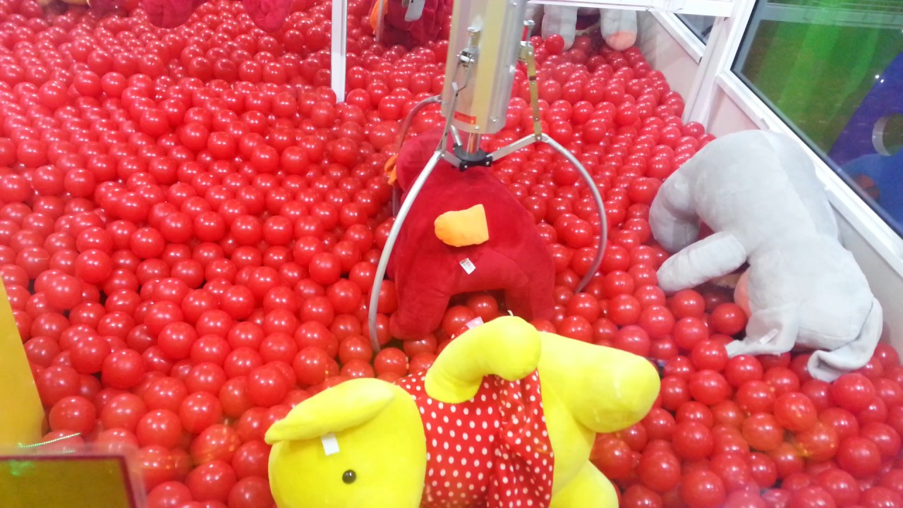 White Dog !!!! Big One Claw Machine... - YouTube