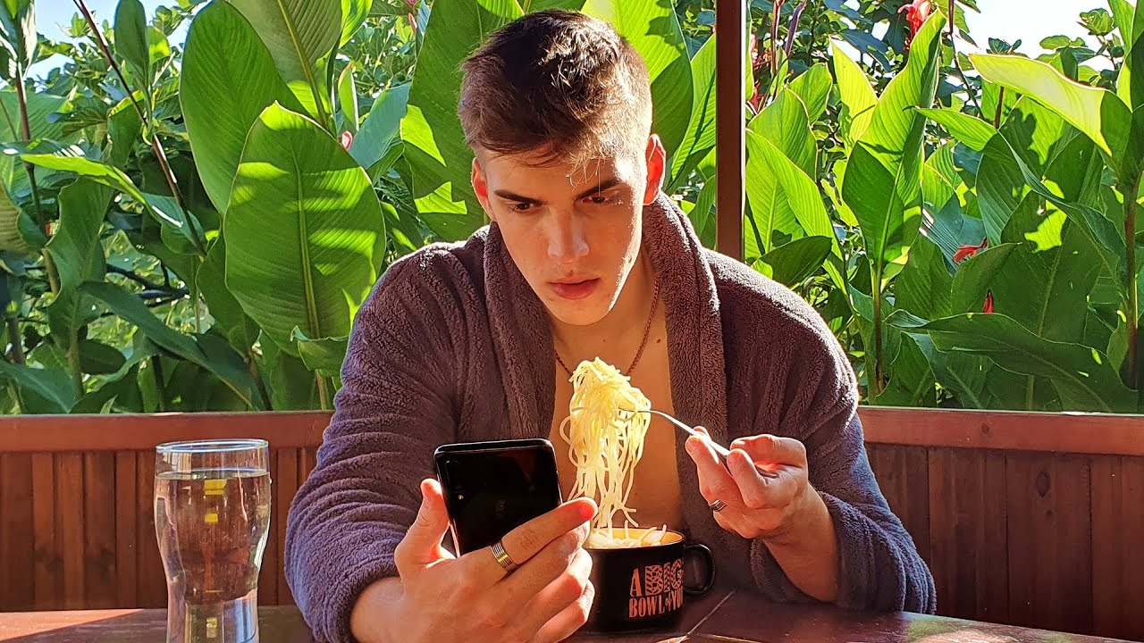 Can you eat without your phone? - YouTube