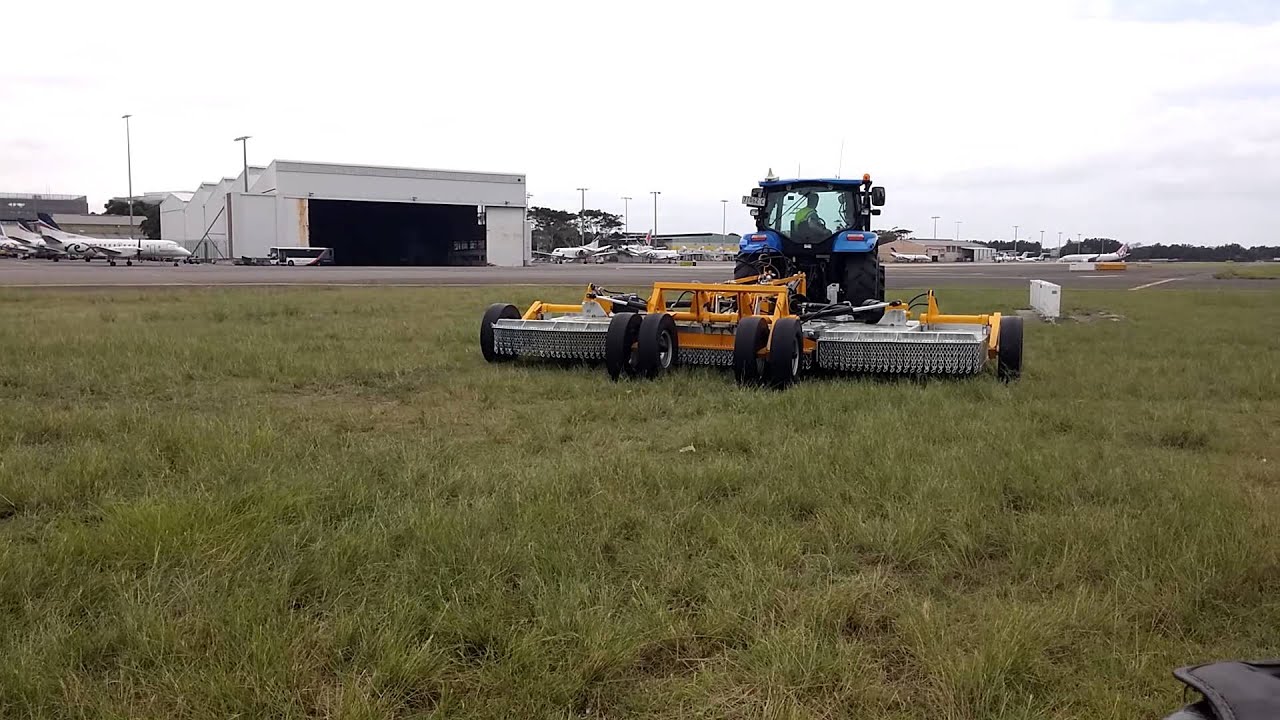 Superior Slasher Sydney Airport - YouTube