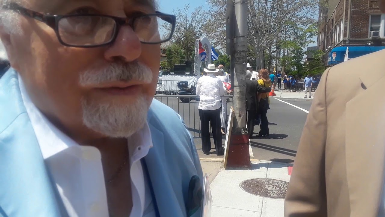Ministro Yvan Solari Calvo Cónsul General de NJ, en la " Cuban Parade ...