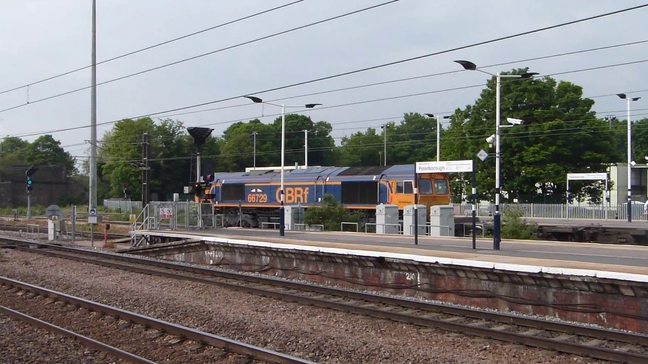 Class 66 66729 going through Peterborough Station - YouTube
