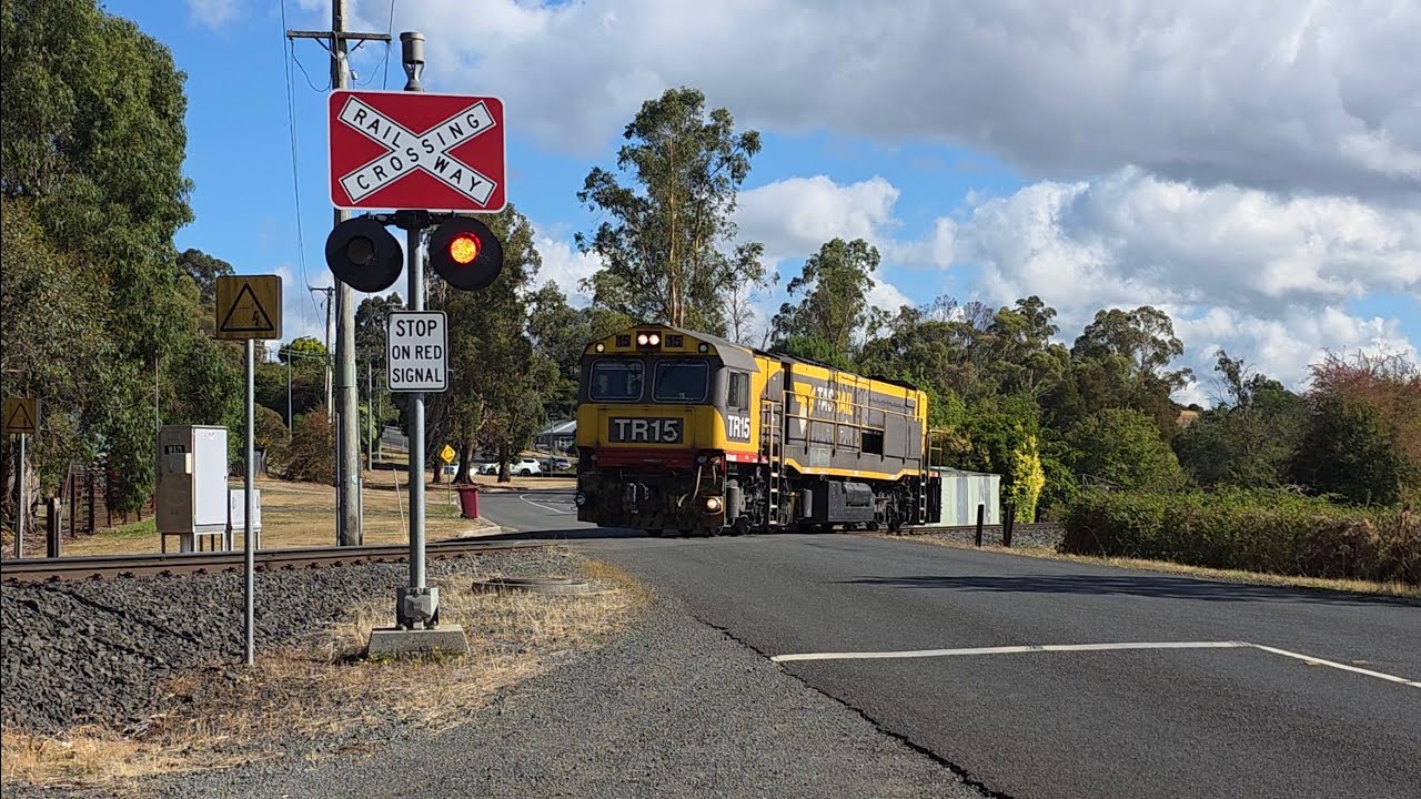 TasRail TR15 Light engine crossing Glenwood Road - YouTube