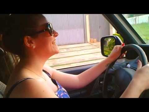 Letícia Alonso em: dirigindo um Jipe pela first time :,)