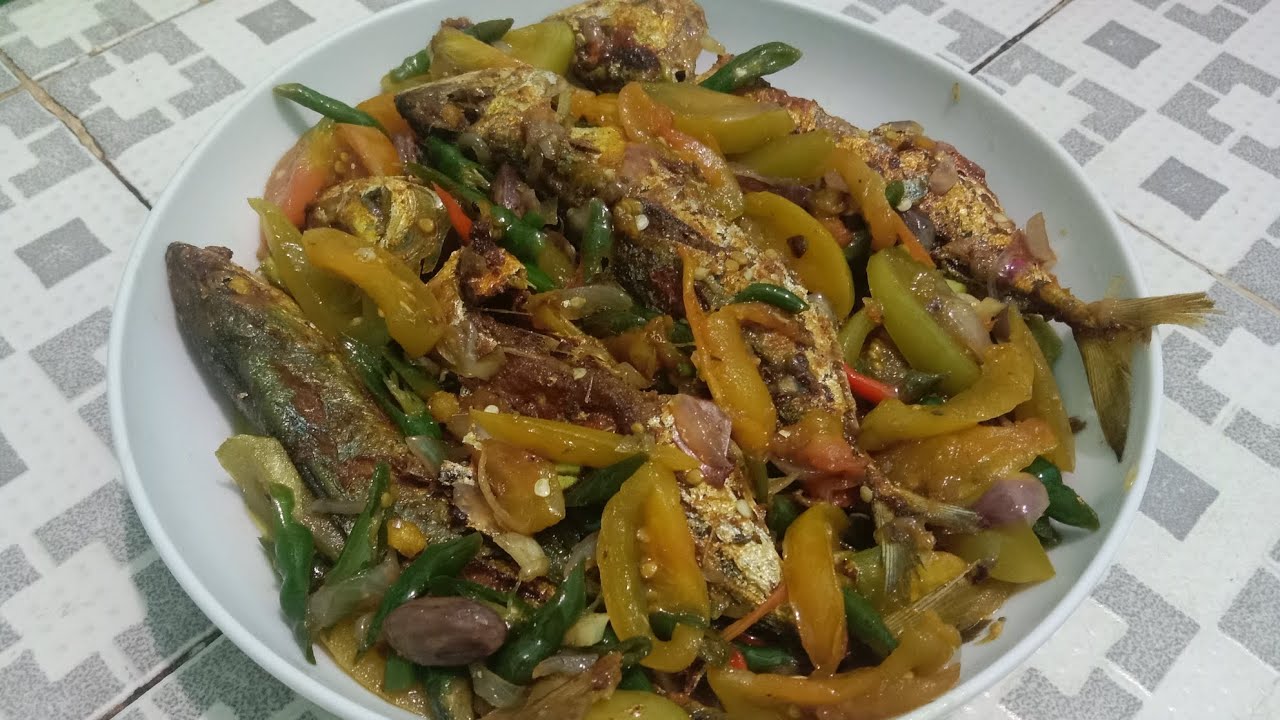 Ikan laut kembung dimasak sambal lombok ijo tomat ijo rasanya enak ...