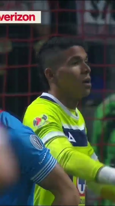 ¡ATAJADÓN DE MIER A RUÍZ Y SE SALVA CRUZ AZUL! #shorts - YouTube