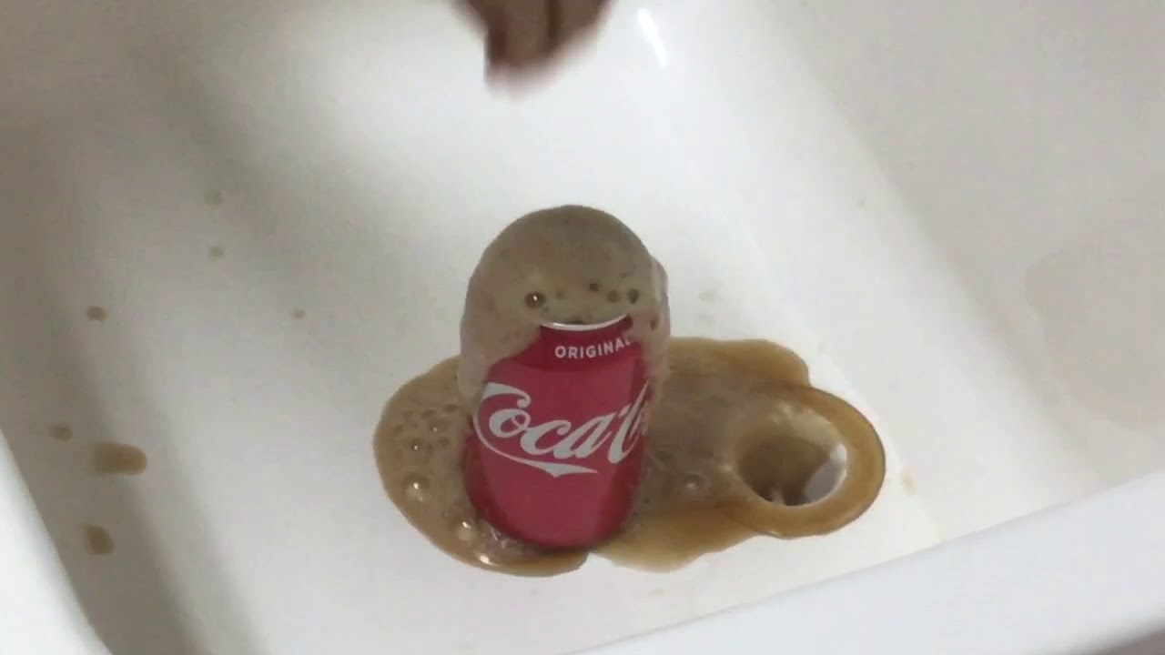 Mario Gets Into Coke And Mentos!🥤 - YouTube