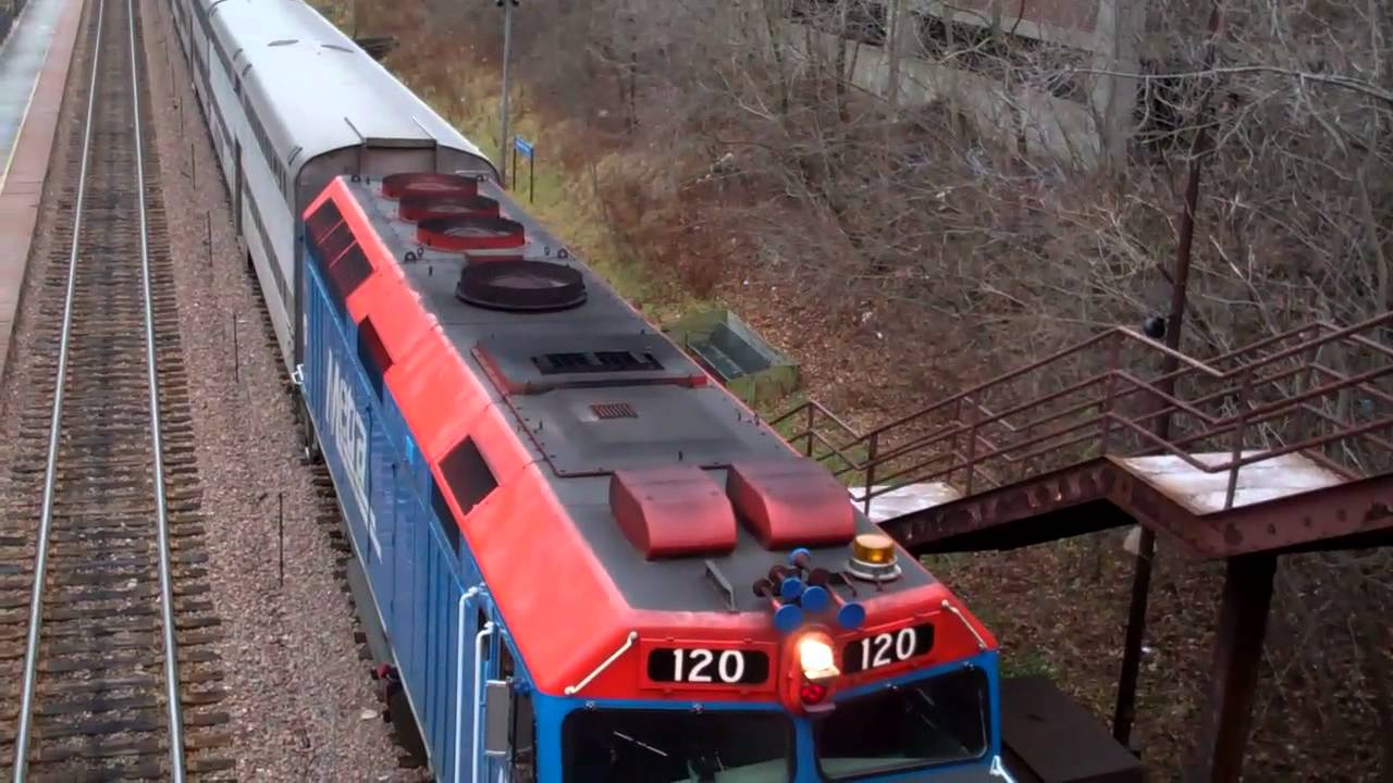 Metra F40PH-3kfsb 120 MUPN 325 Hubbard Woods - YouTube