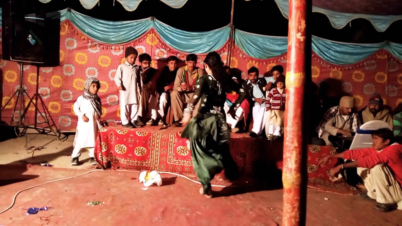 Mujra mehndi Raat Farooq - YouTube