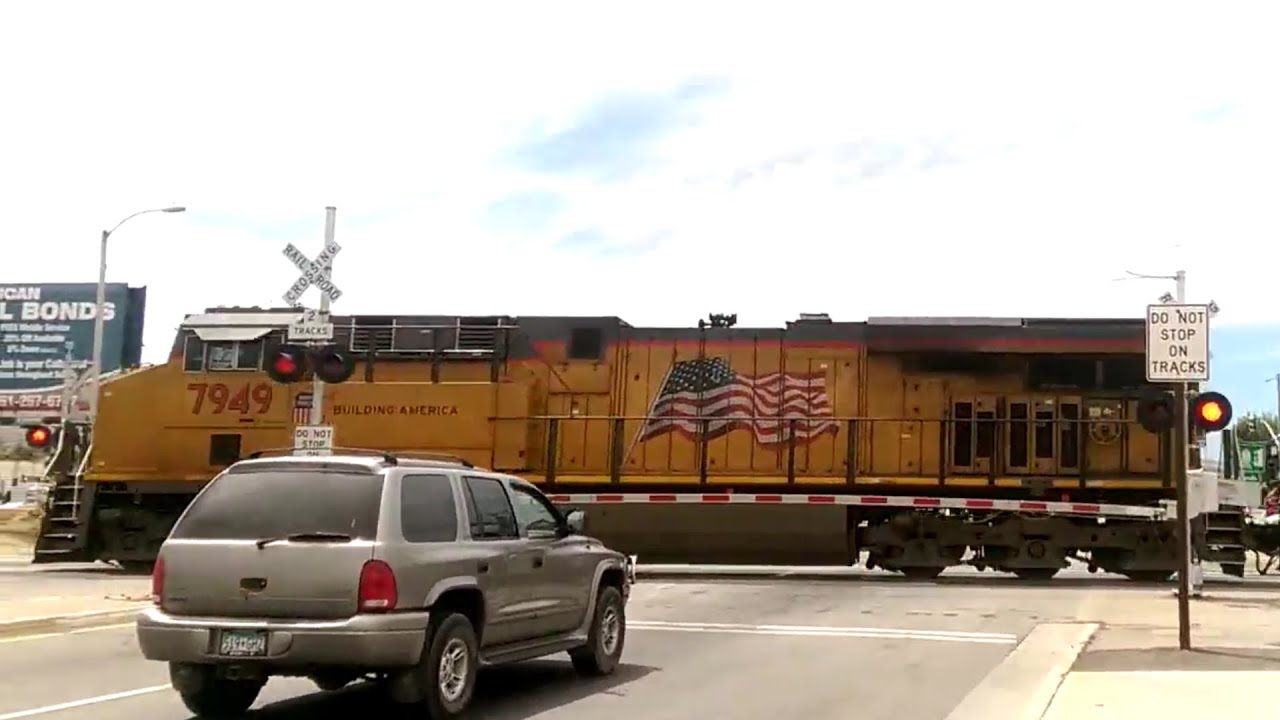UP 7949 leads a Monsterfest south over Palmdale Blvd on 08/13/2015 - YouTube