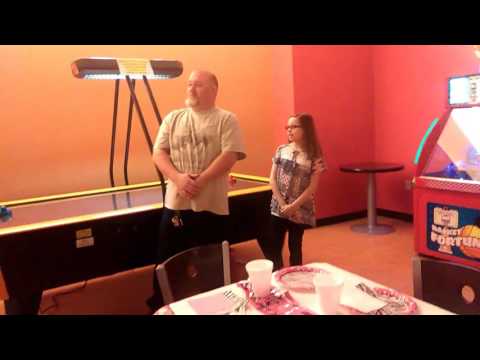 The girls dancing to wobble - YouTube