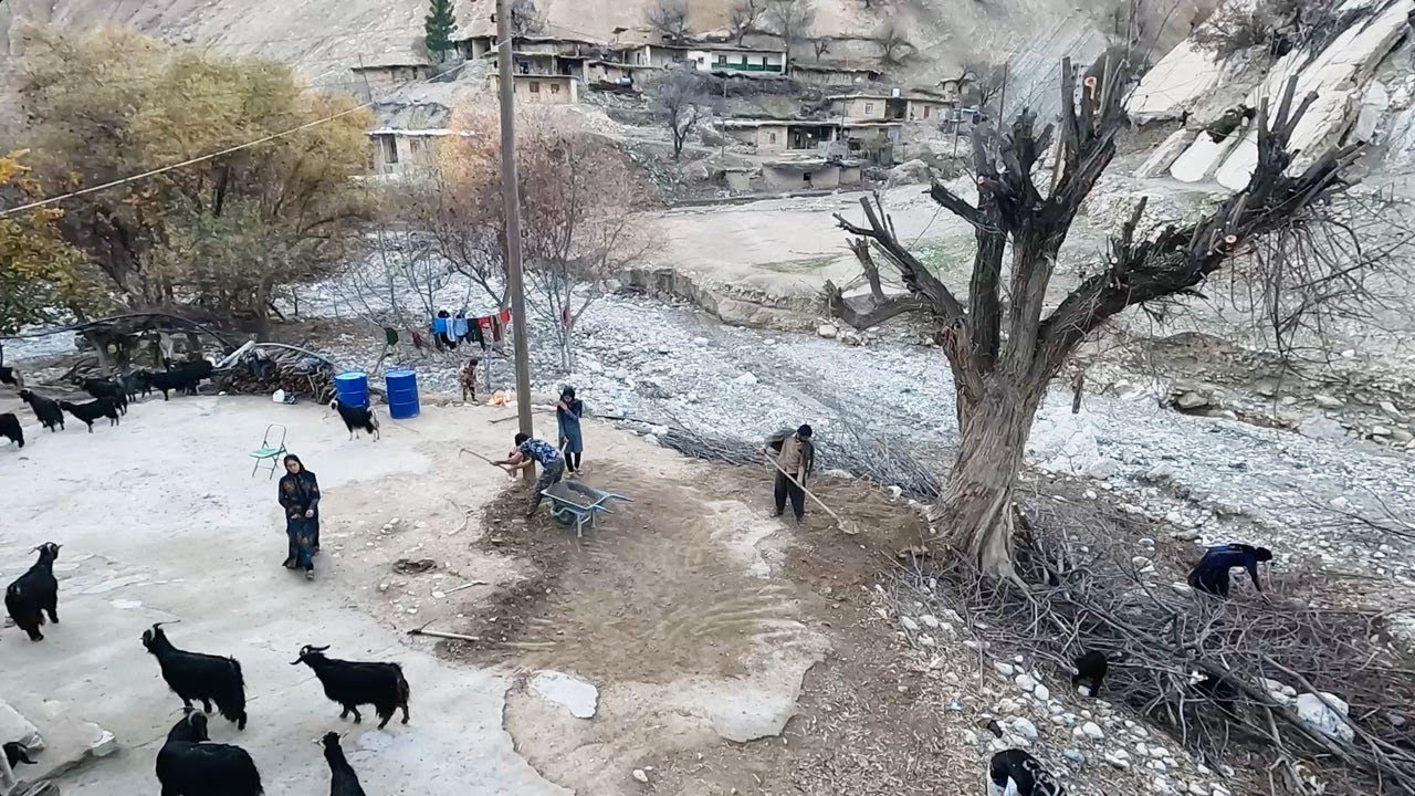Cleaning the Mud in Yard of the Village House | Villagers in Iran (2022 ...