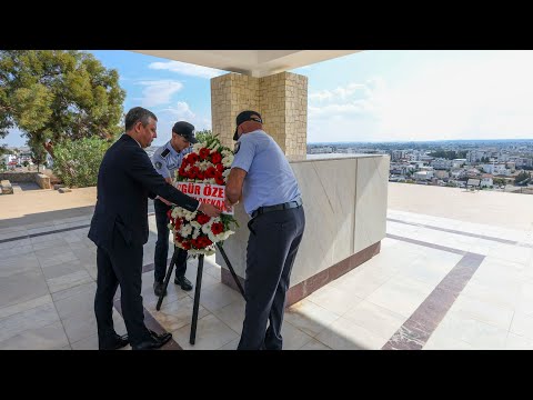 Özgür Özel, KKTC'de Rauf Denktaş ve Fazıl Küçük'ün mezarını ziyaret etti