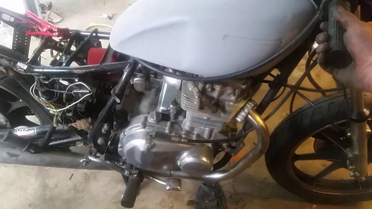 Progress on the single carb Kz440, paint exhaust - YouTube