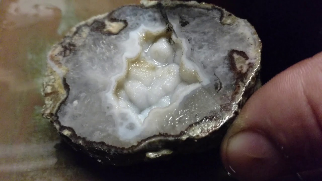 What's inside?!? Cutting a Trancas Geode from Chihuahua, Mexico - YouTube