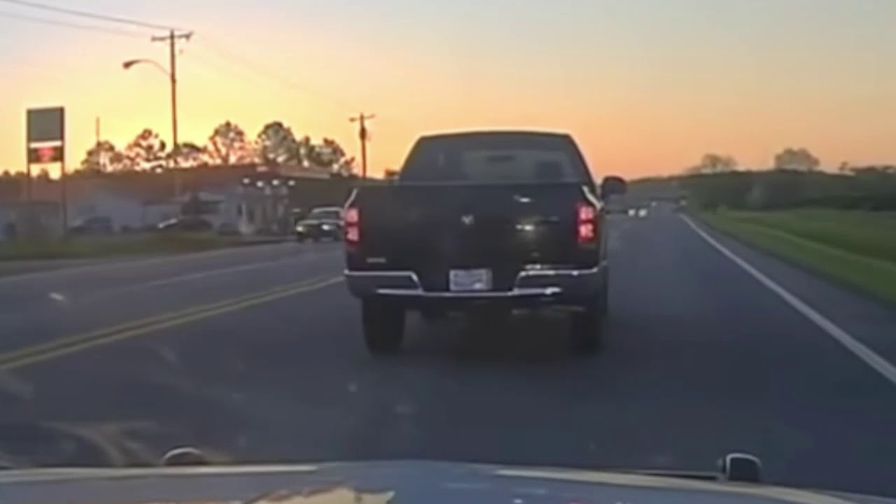 THE PERFECT POLICE PIT MANEUVER IN A CAR CHASE. BE CAREFUL IF YOU TRY ...