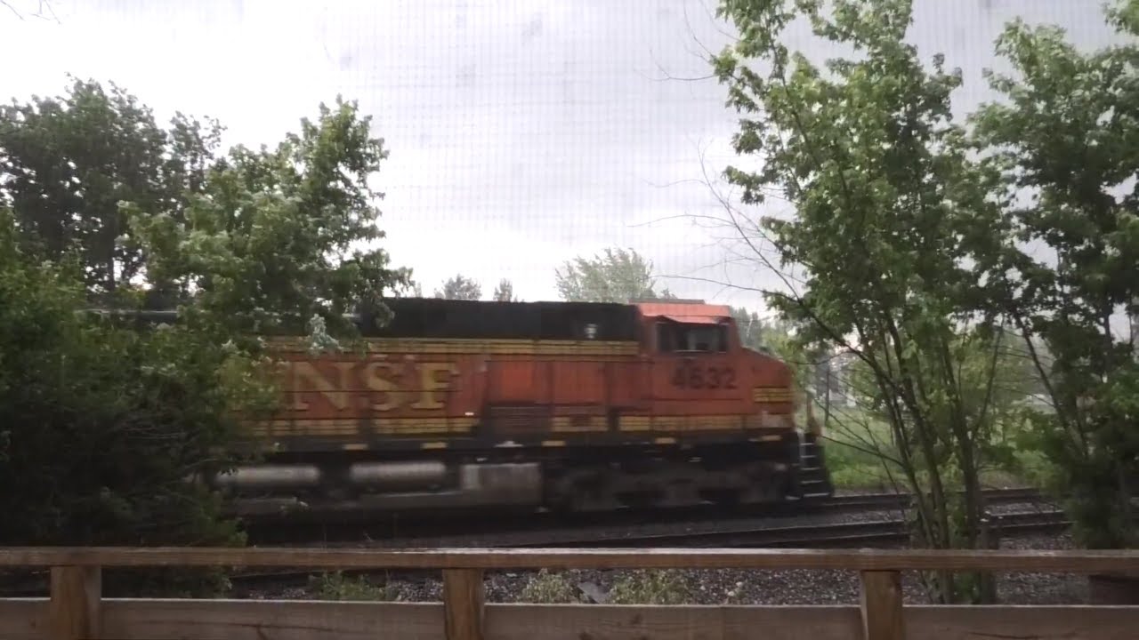 BNSF 4632 West in Wyanet, IL 6/7/21 - YouTube