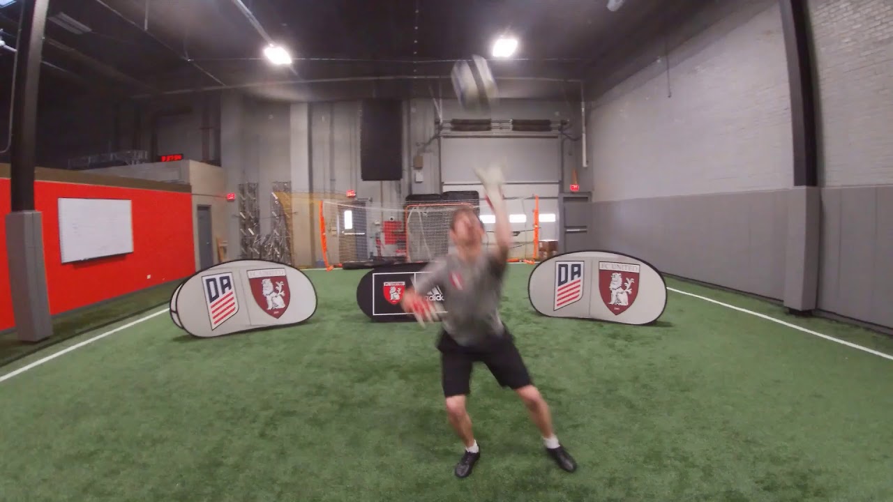 GK Exercise Mobility Toss Squat - YouTube