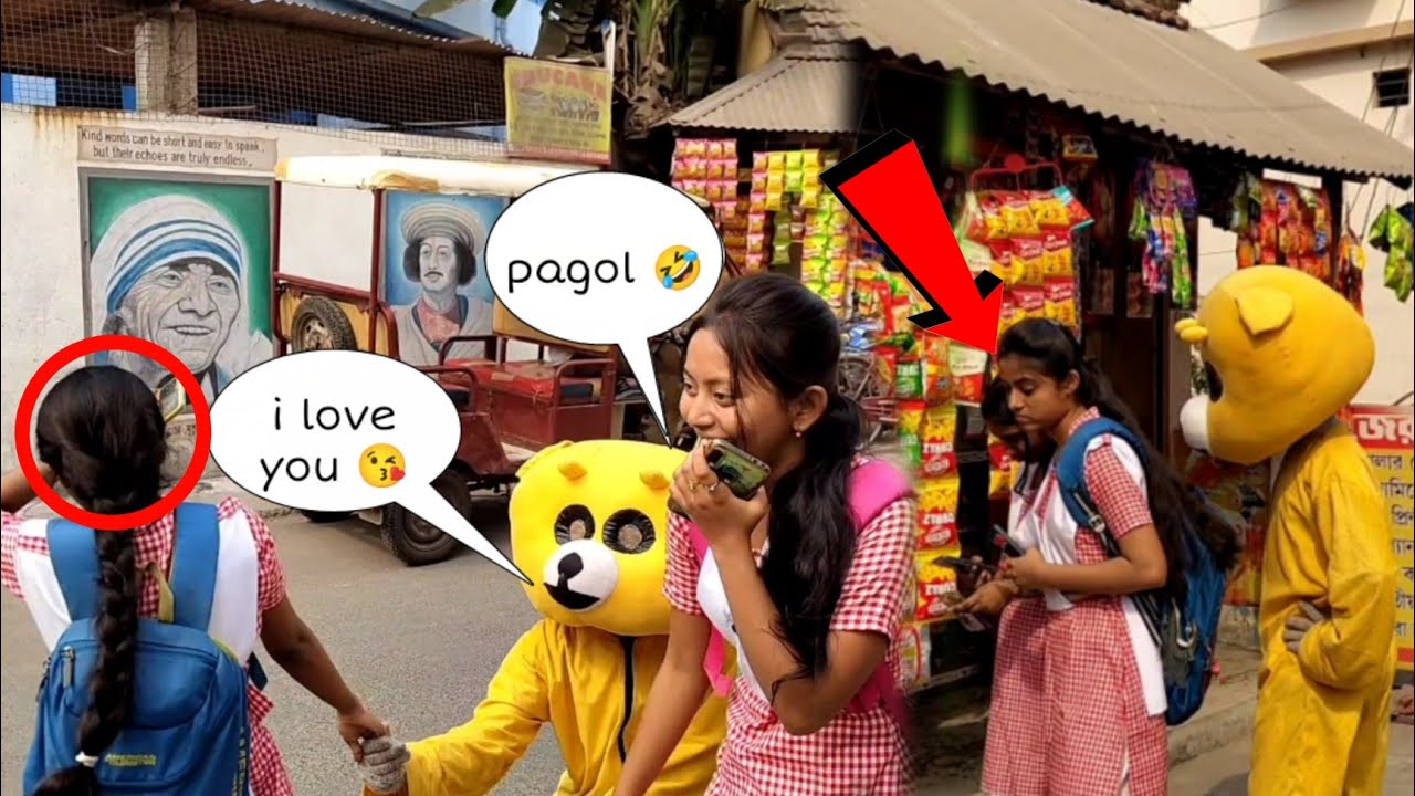 Teddy bear prank on School Girl 😍।। Teddy bear prank 😂।। Itz sabuj Vlog ।। - YouTube