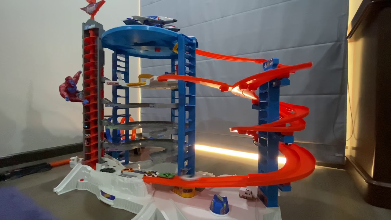 Hot Wheels Super Ultimate Garage Play Set (FDF25) 2 - YouTube