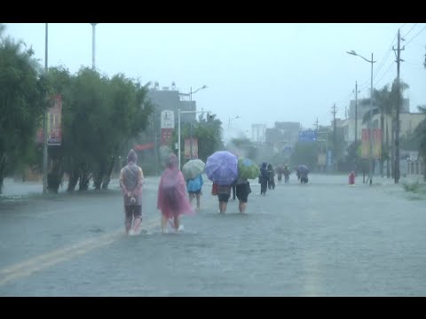 River Overflows Banks to Flood a Hainan County in South China - YouTube