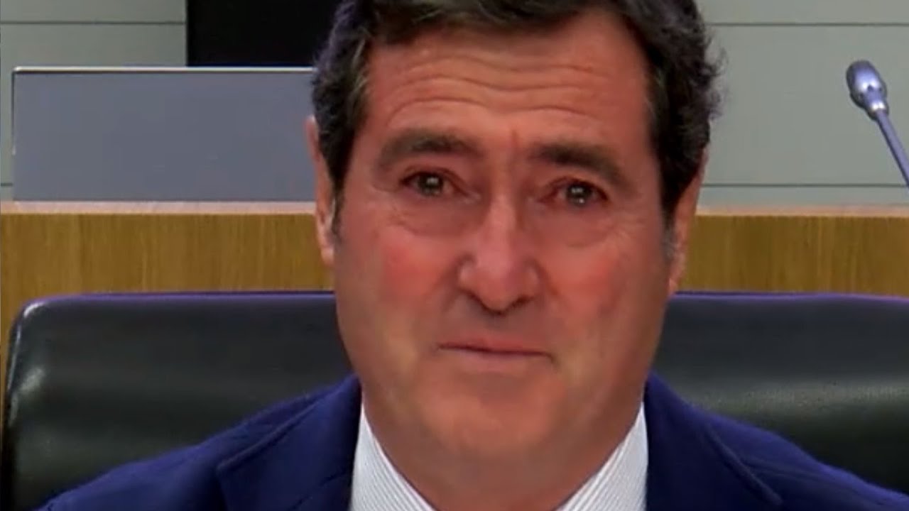 Garamendi, emocionado hasta las lágrimas ante el apoyo de la CEOE - YouTube