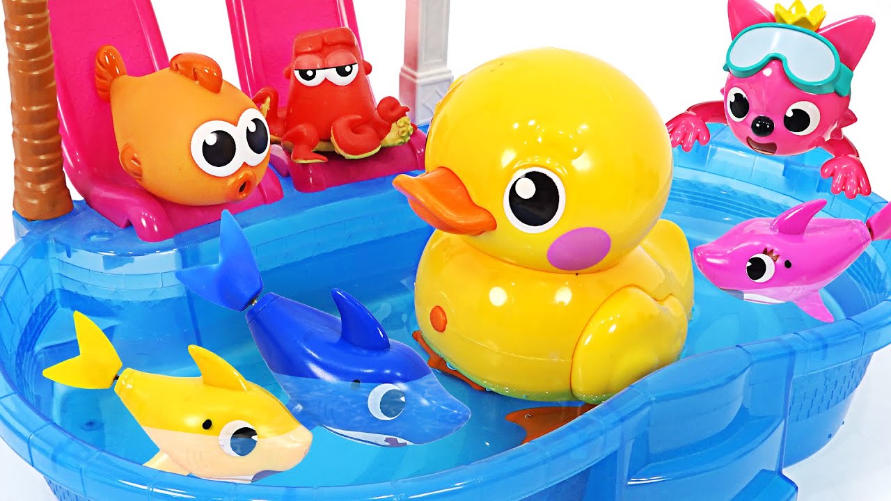 Let's swim with the Shark Family & Pinkfong! Robo Alive Ducks play ...