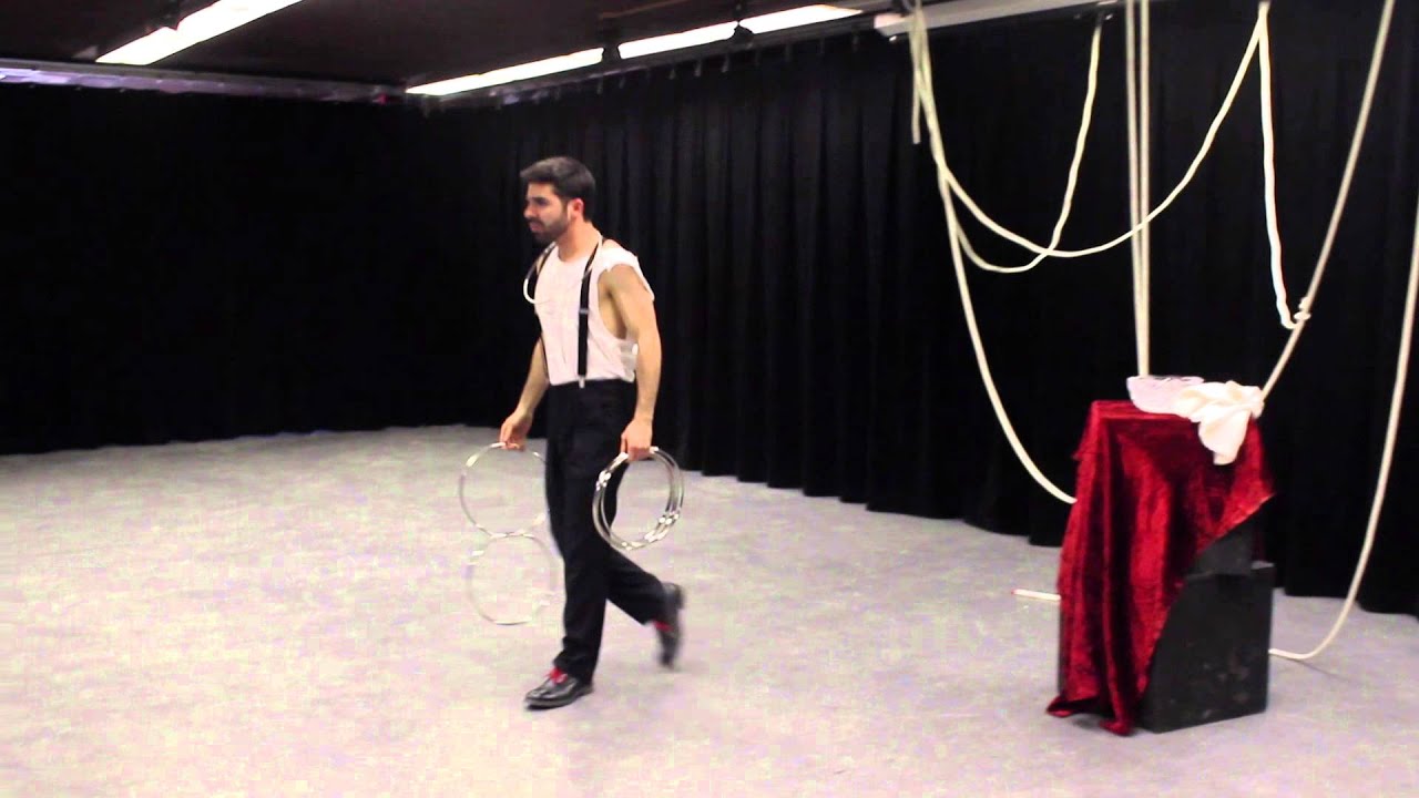 Mago MOR (Manuel), a dramatic magic piece. - YouTube