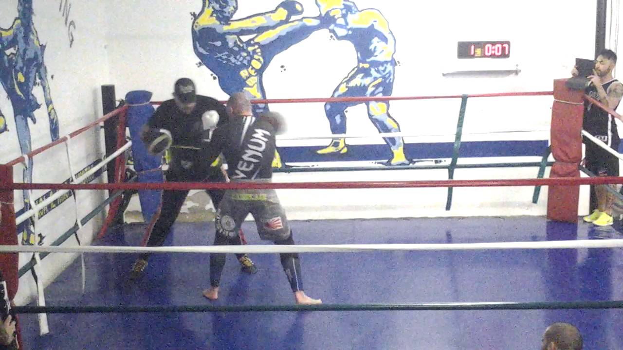 Alex Celotto in allenamento con Max Greco University of Fighting sport ...