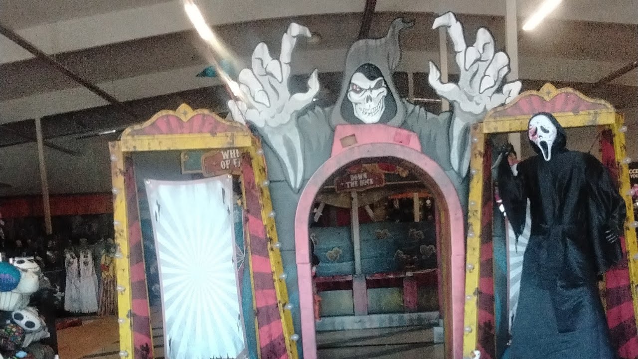 Spirit halloween in Modesto grand opening 8/1/2024 - YouTube