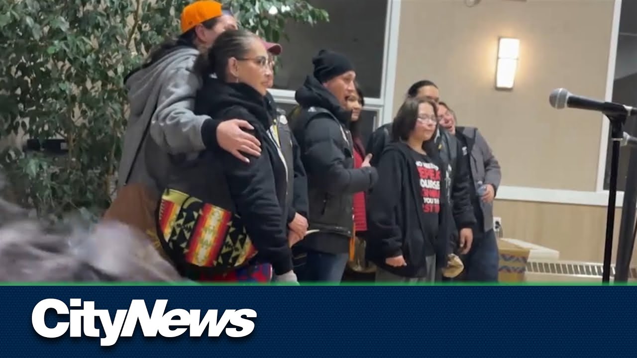 Calgarians gather to honour MMIWG2S and their families - YouTube