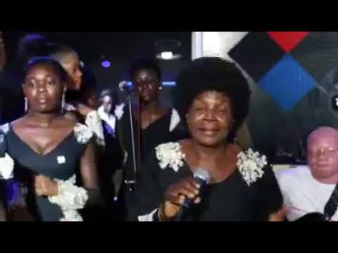 live praise with mama Mary Mandi. Cameroon gospel music.