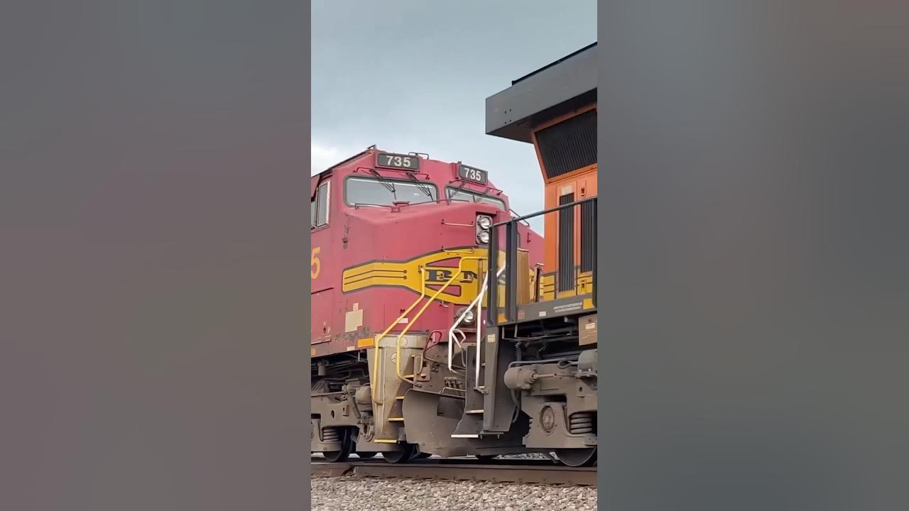 Fast BNSF intermodal Q train w/ BNSF Warbonnet trailing! #bnsftrains #bnsfrailway #bnsf #train ...