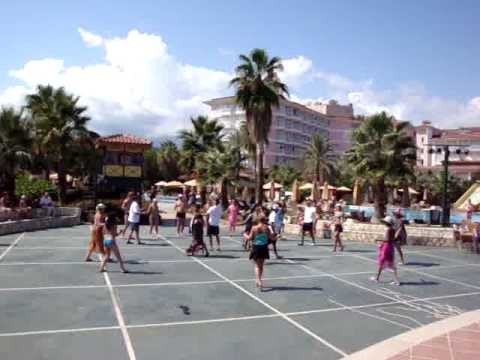 Kiris Alinda Beach. Club Dance.