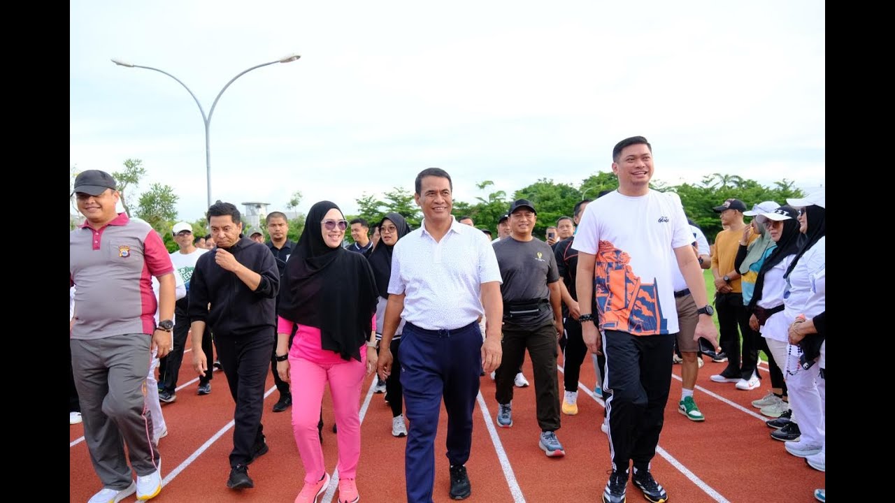 BUPATI GOWA DAMPINGI MENTERI PERTANIAN RI RESMIKAN JOGGING TRACK RTH ...