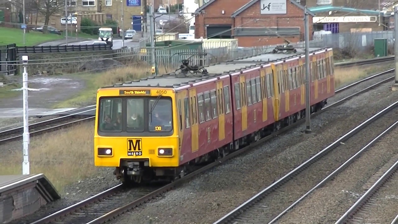 Tyne and Wear Metro - Metrocars 4050 and 4086 at Felling - YouTube