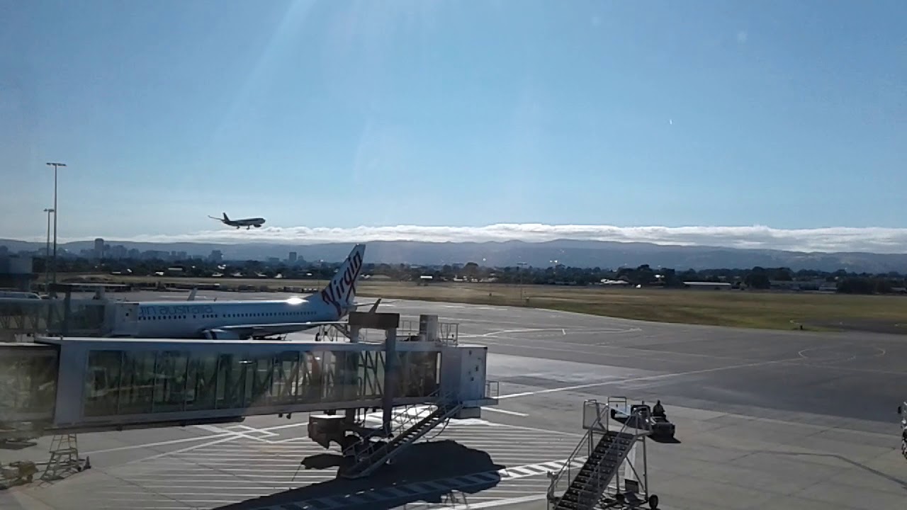 Singapore airlines a340 landing in Adelaide - YouTube
