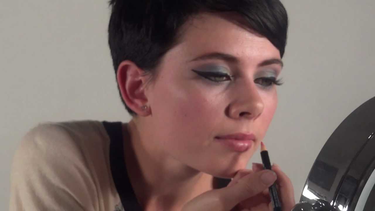 Nicki Minaj: Super Bass Makeup Tutorial - YouTube