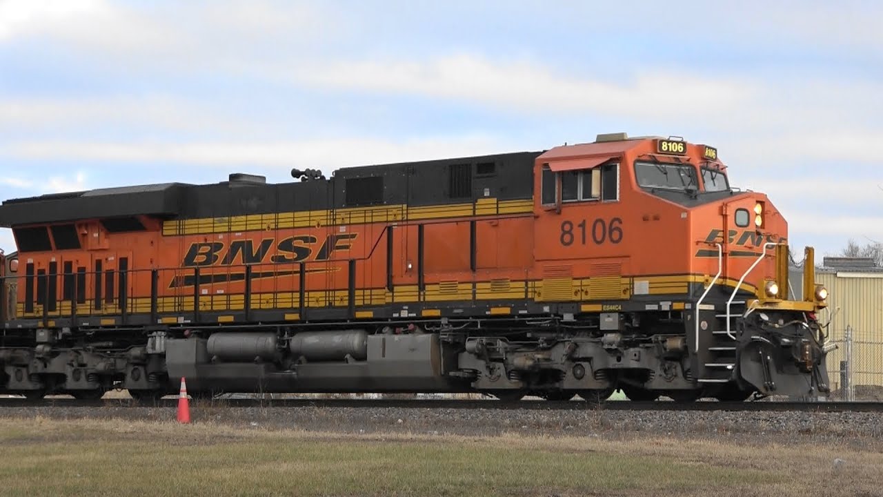 Short & Long BNSF Freights, Galesburg, IL - YouTube