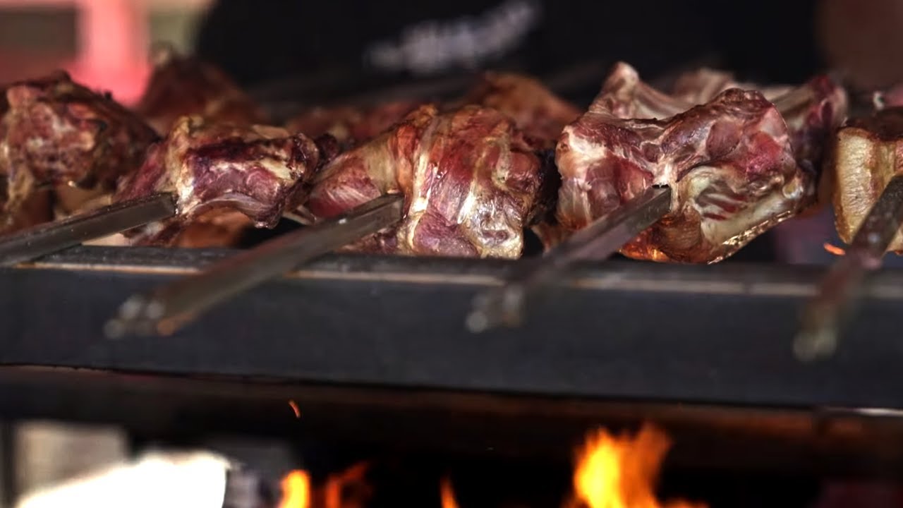[Inside the Kitchen] Cooking a Special "Back Rib Barbeque" Dish - YouTube
