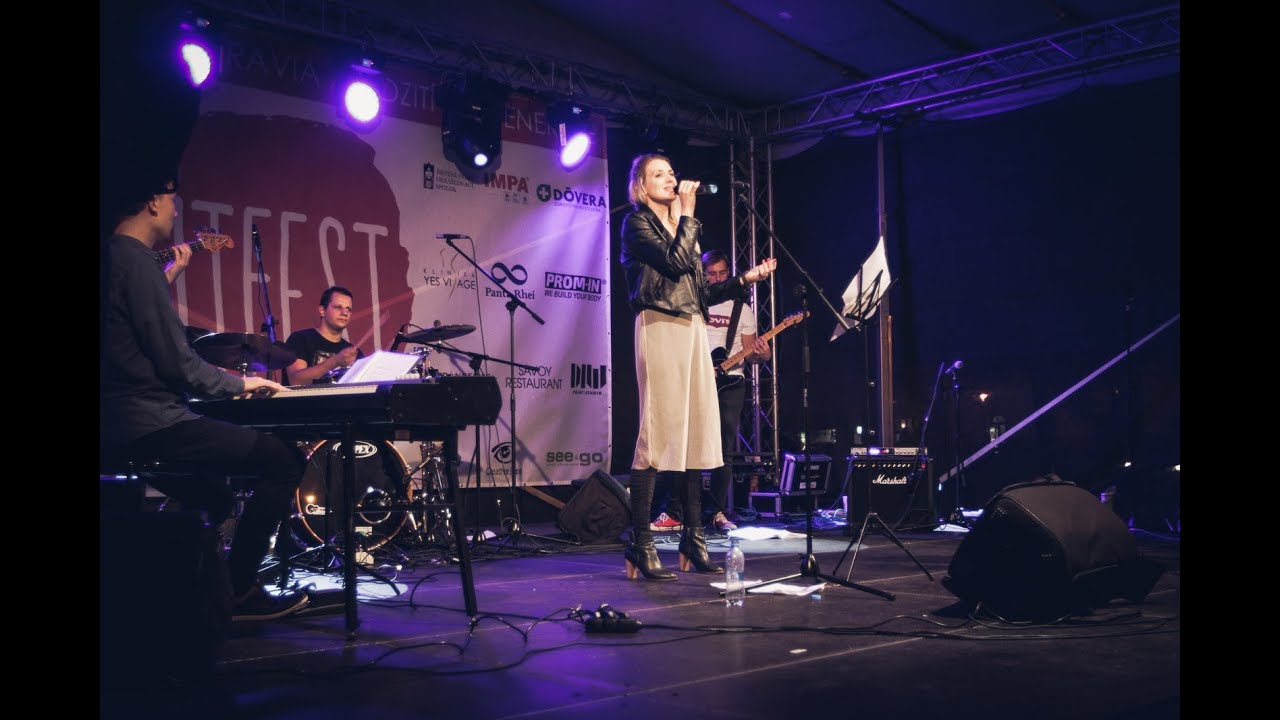 Lea Danis & Band - Dance (LIVE on Fitfest 2017) - YouTube